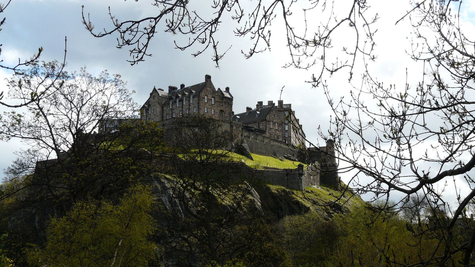 Edinburgh Castle Guide: History, Things To Do & Useful Info