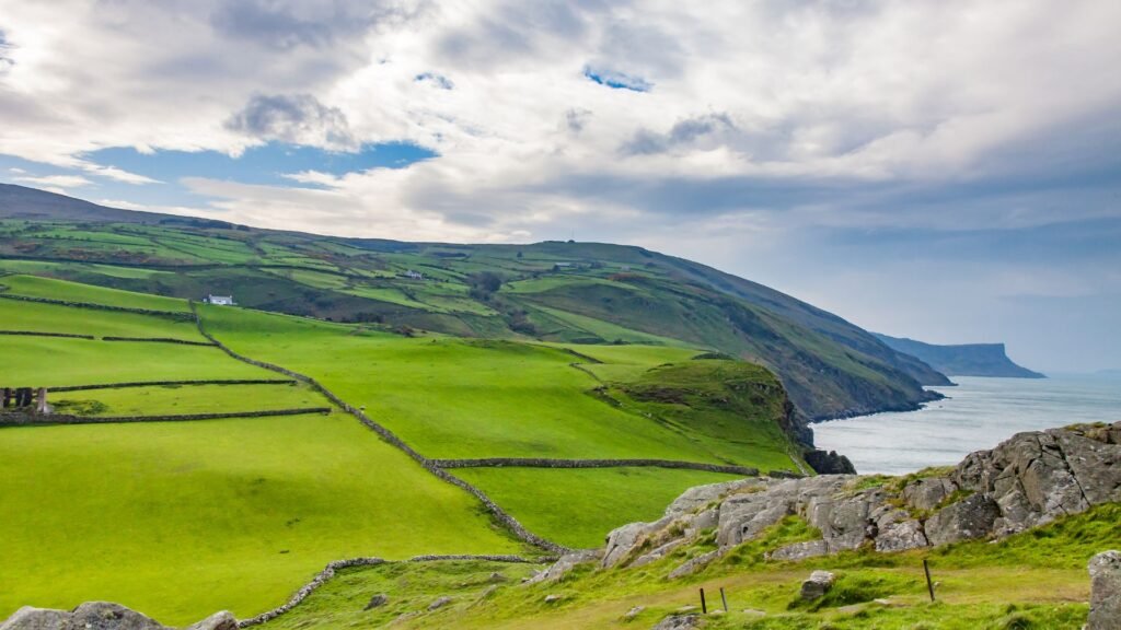 Visiting Ireland In August: Weather, Events, Tips & Tours Guide